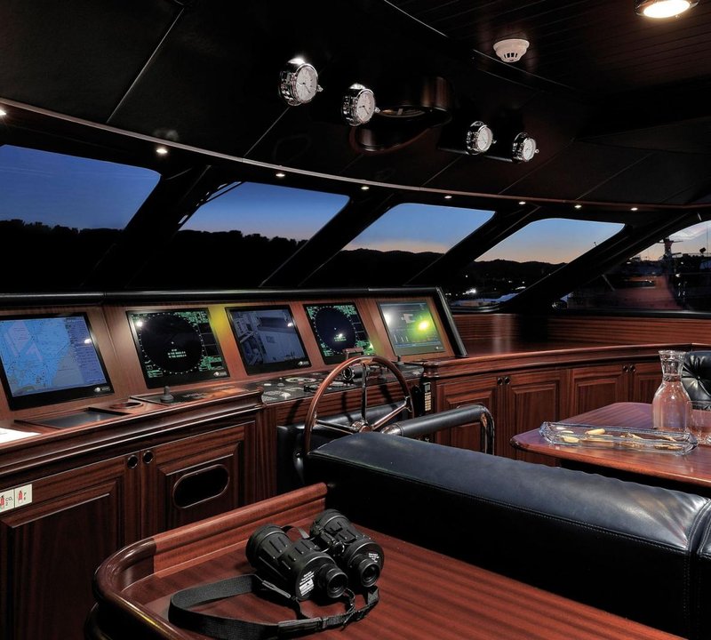 Yacht AWATEA, Hakvoort | CHARTERWORLD Luxury Superyacht Charters